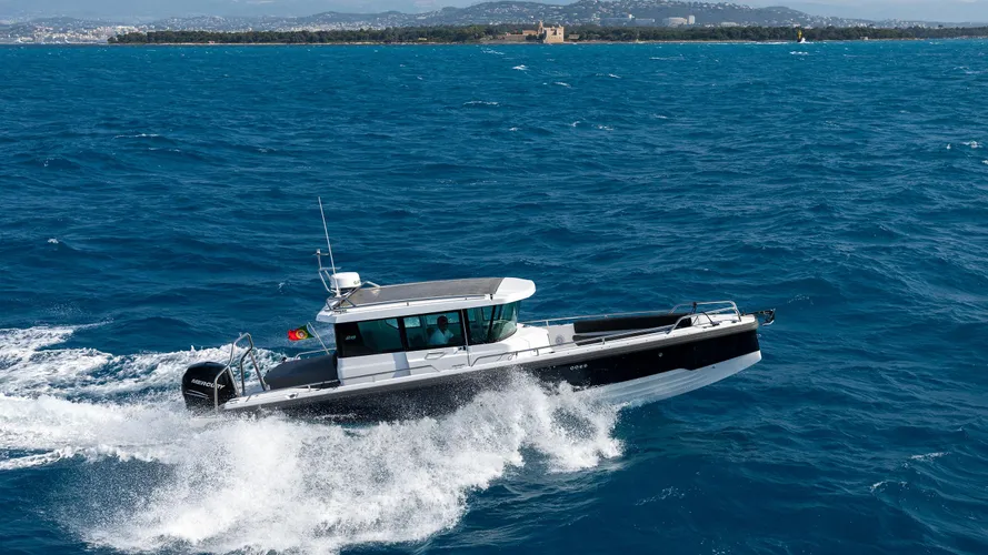 ROBBIE BOBBY yacht for charter (Lynx Yachts, 33.5m, 2013)